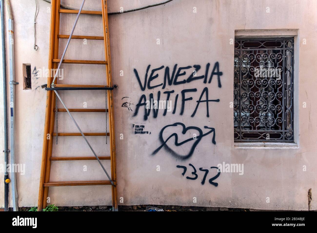 'Venezia antifa' graffiti on a street wall in Venice, Italy Stock Photo ...
