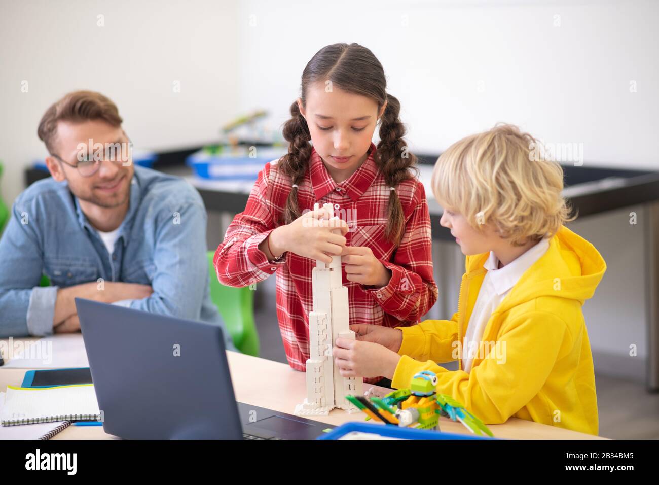 Kids building tower of blocks hi-res stock photography and images - Alamy