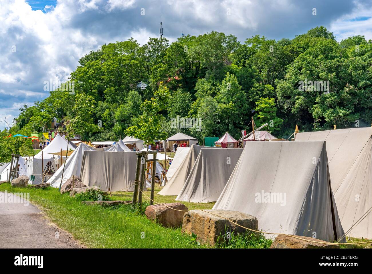 Knight camp of a medieval festival Stock Photo - Alamy