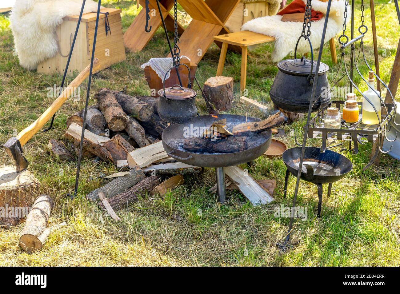 Knight camp of a medieval festival Stock Photo - Alamy