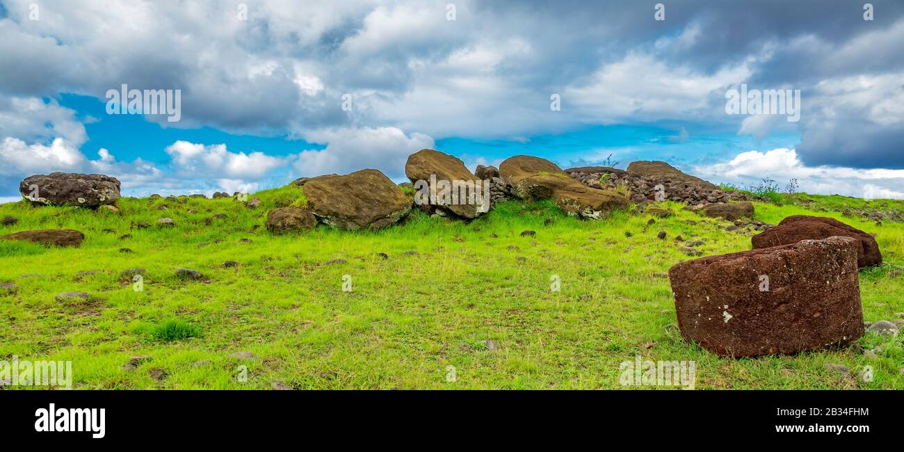 Easter island statues ground hi-res stock photography and images - Alamy