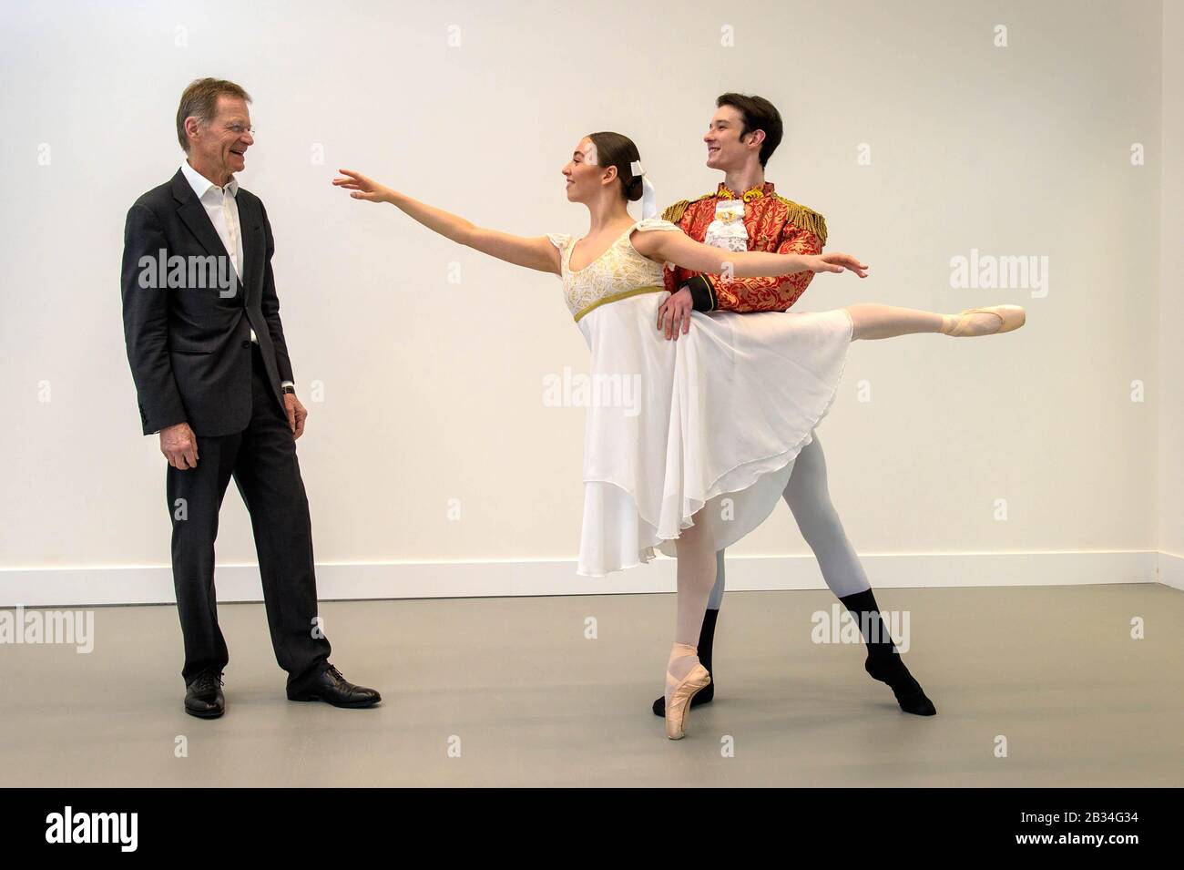 Editorial use only sir nicholas serota hi-res stock photography and ...