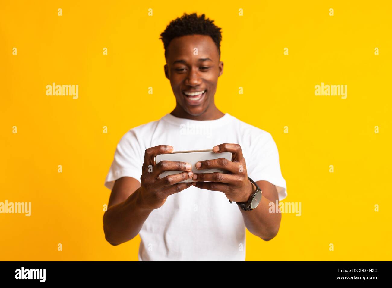 Phone focused behavior hi-res stock photography and images - Alamy