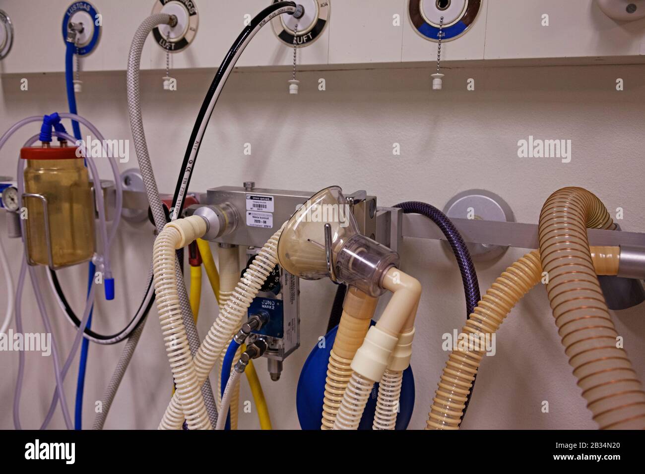 Cpap hospital bed hi-res stock photography and images - Alamy