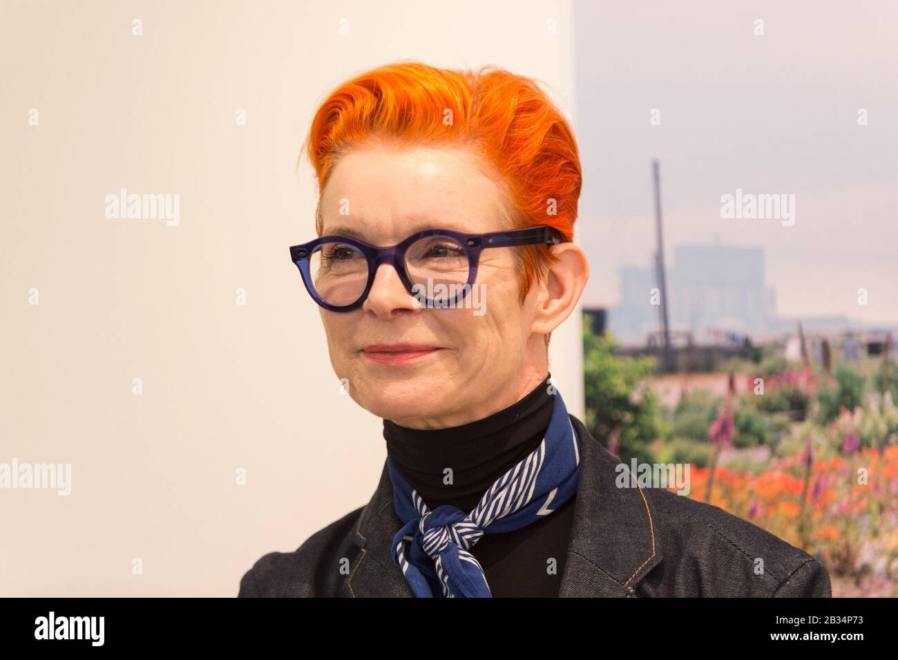Sandy powell suit hi-res stock photography and images - Alamy