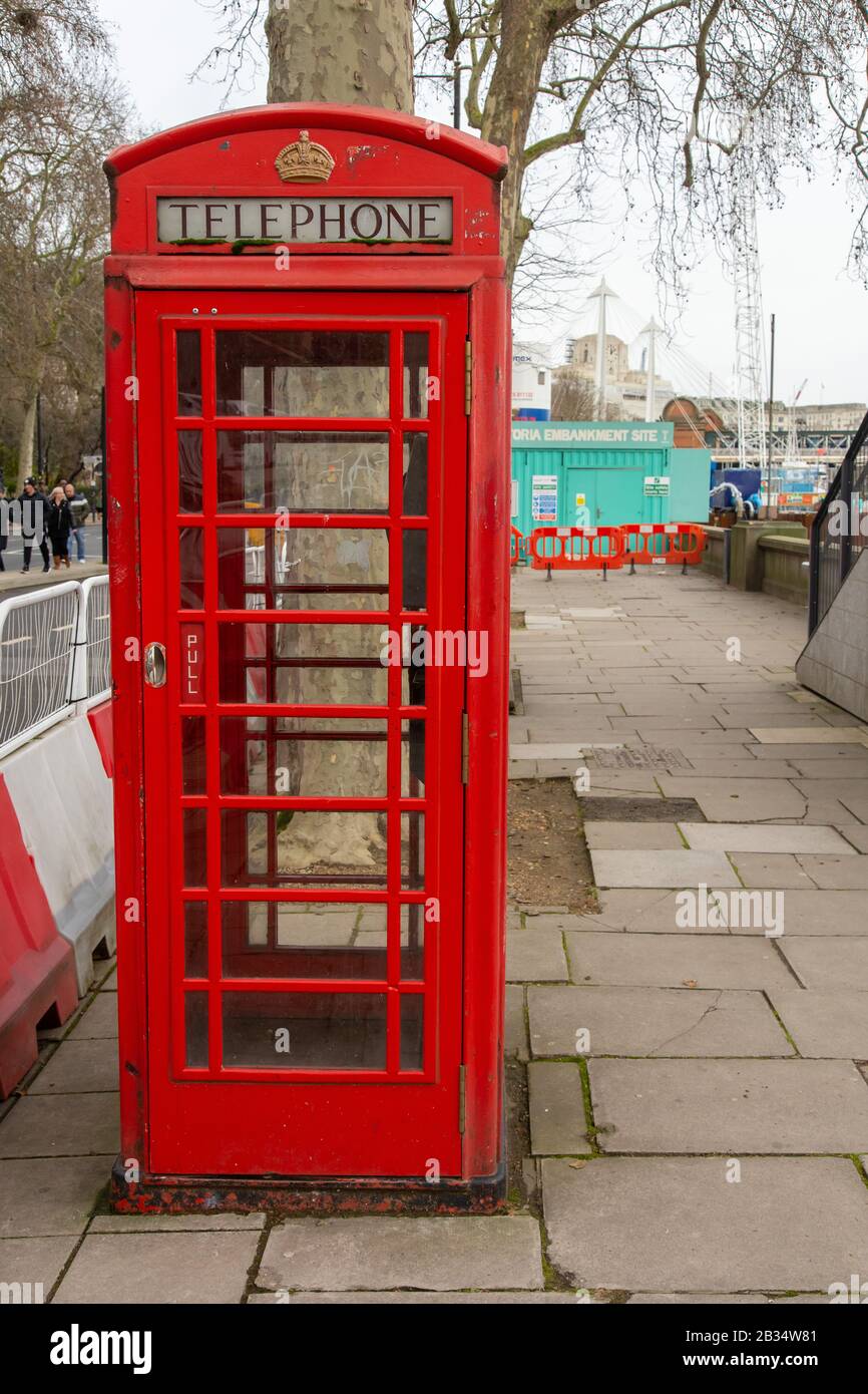Traditional phonebooth at London Stock Photo - Alamy