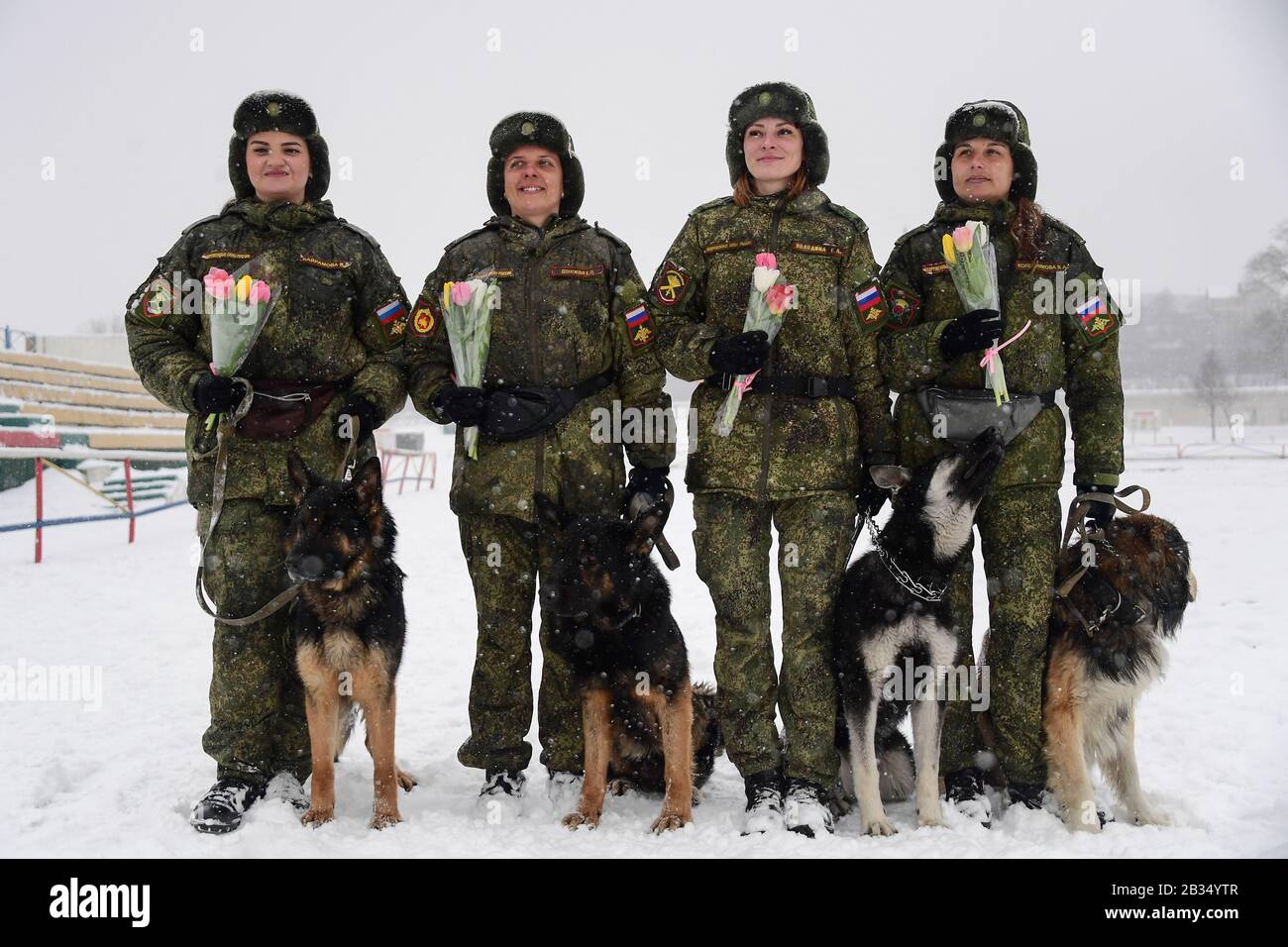 Russian Female Soldiers High Resolution Stock Photography and Images ...