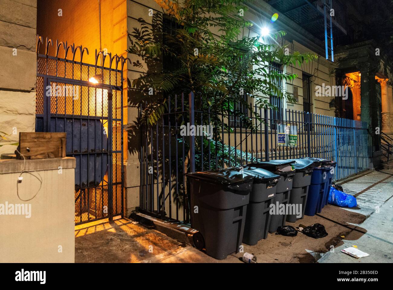 Trash bin at manhattan hi-res stock photography and images - Alamy