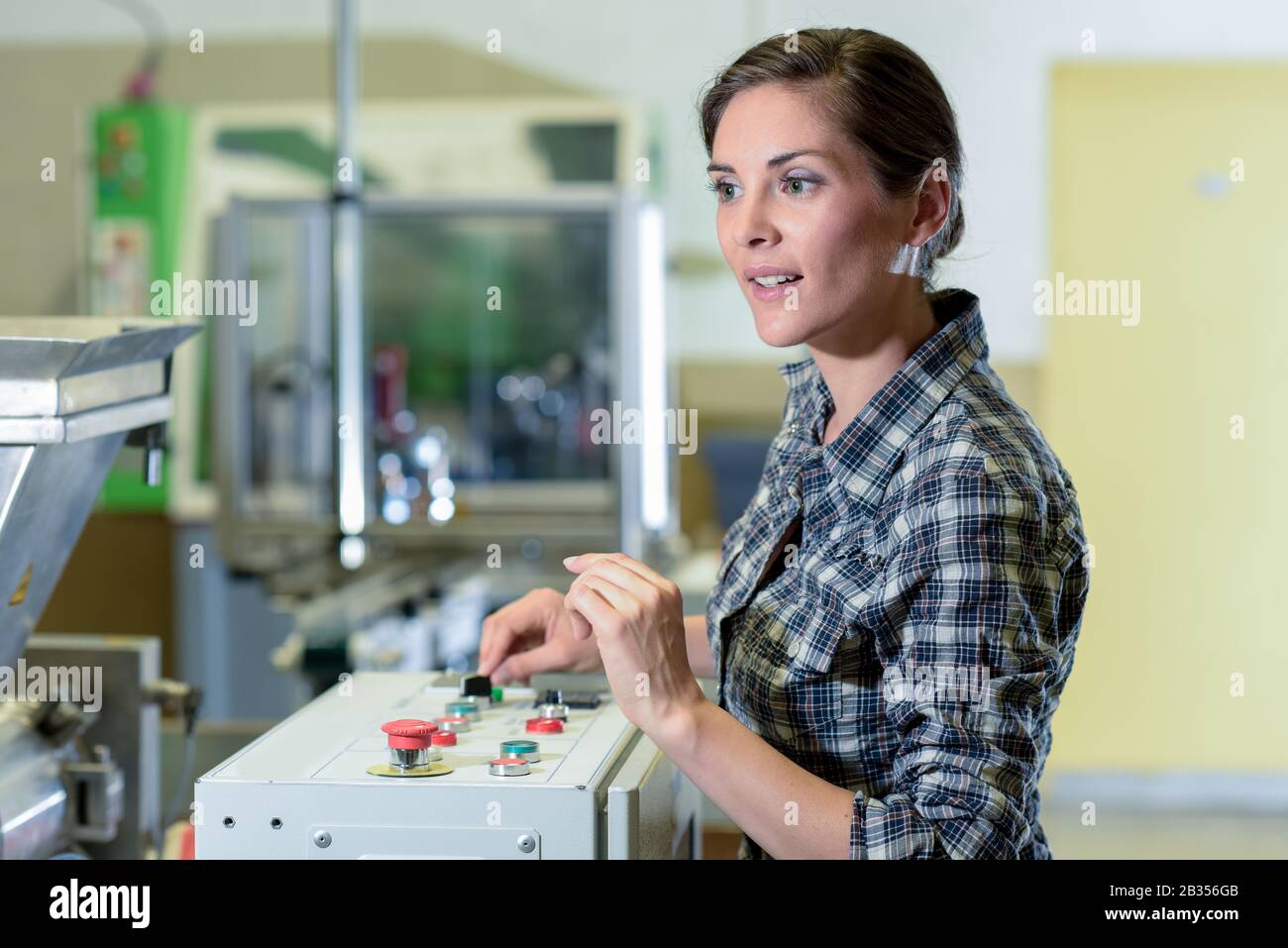Female mechanic operating drilling machine hi-res stock photography and ...