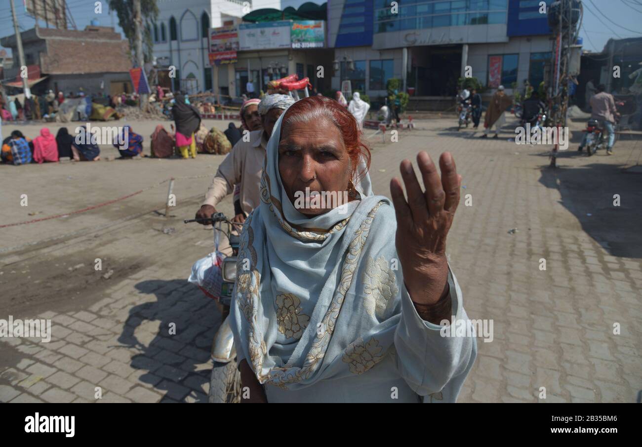 Lahore, Pakistan. 03rd Mar, 2020. A large number of Pakistani poor ...