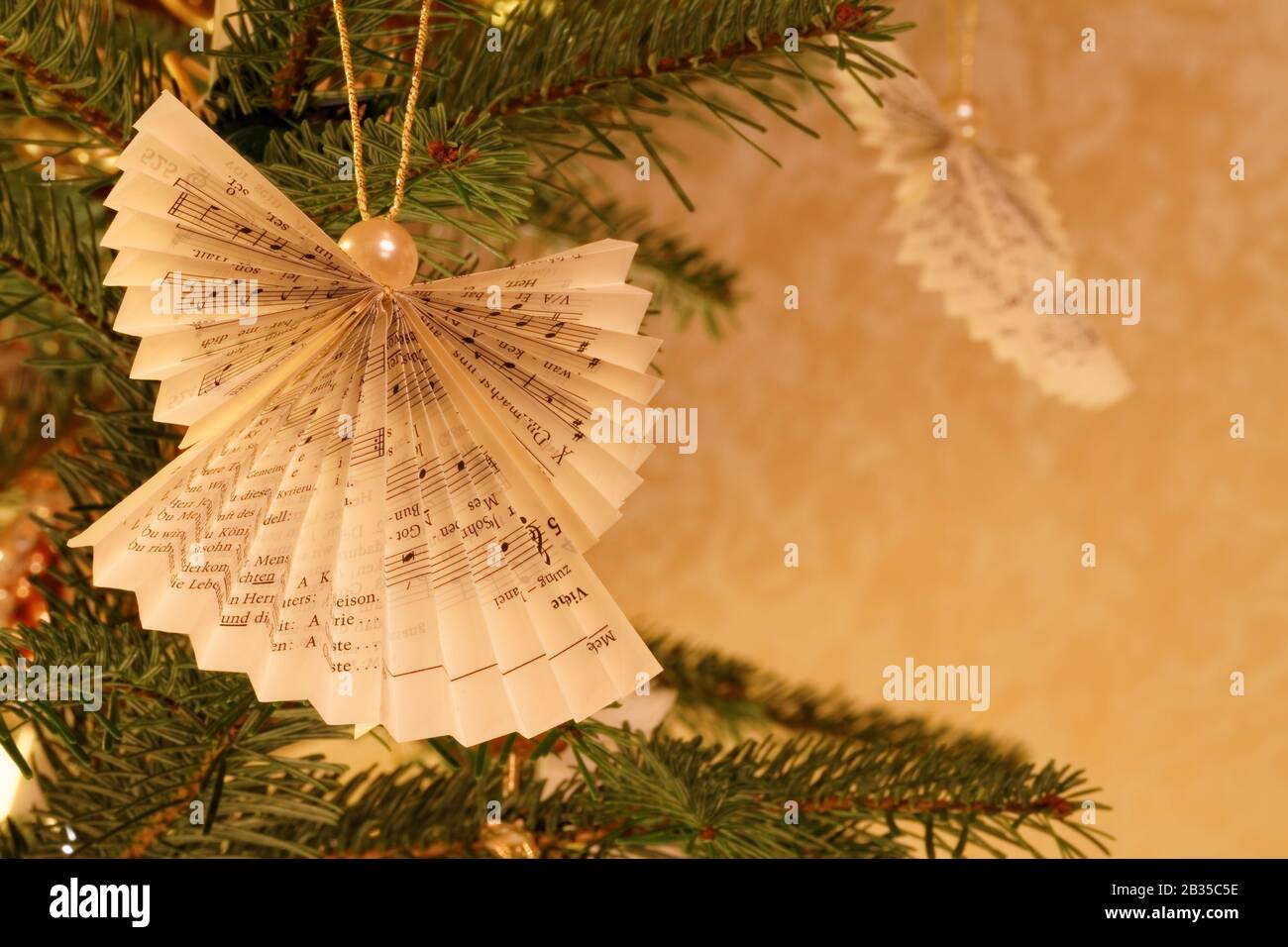 Christmas Tree Impression with Paper Made Angels Stock Photo - Alamy