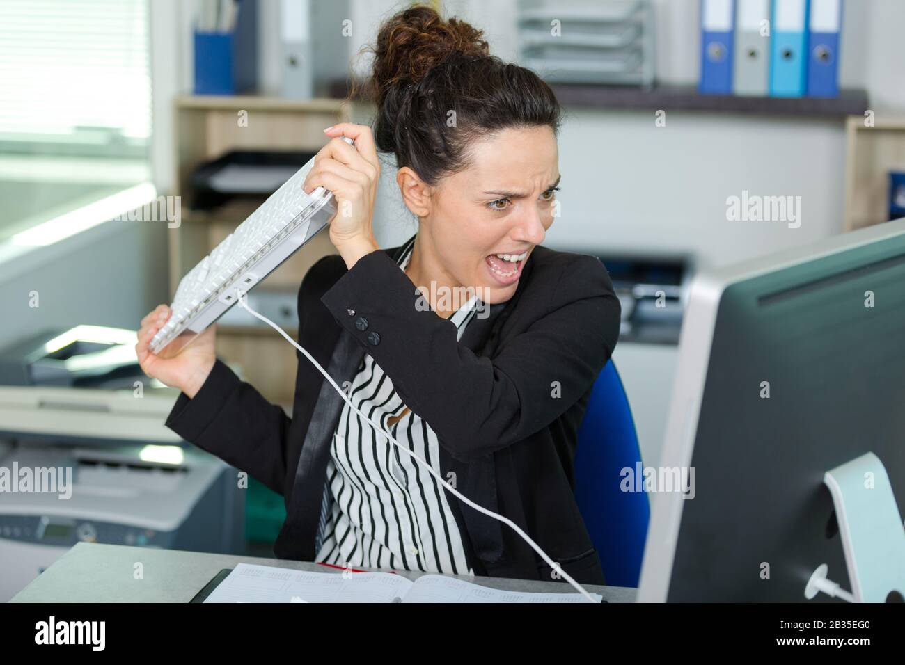 Woman angry computer typing hi-res stock photography and images - Alamy