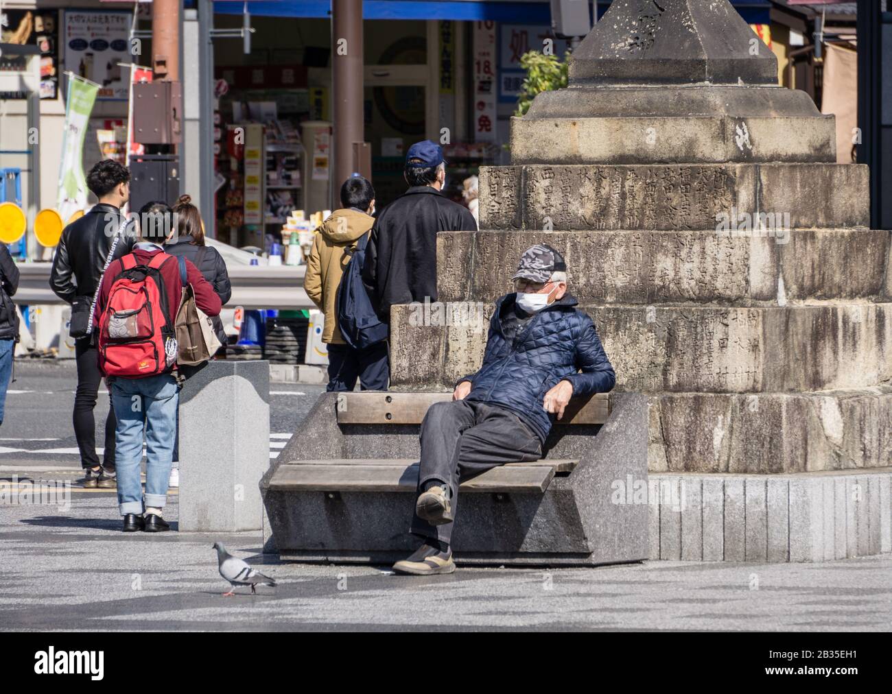 Japanese wearing a facemask hi-res stock photography and images - Alamy