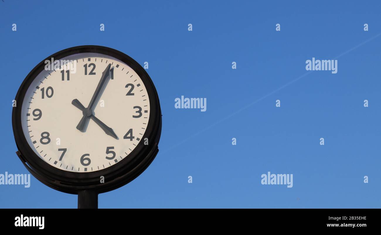 Blue digital clock timer hi-res stock photography and images - Alamy
