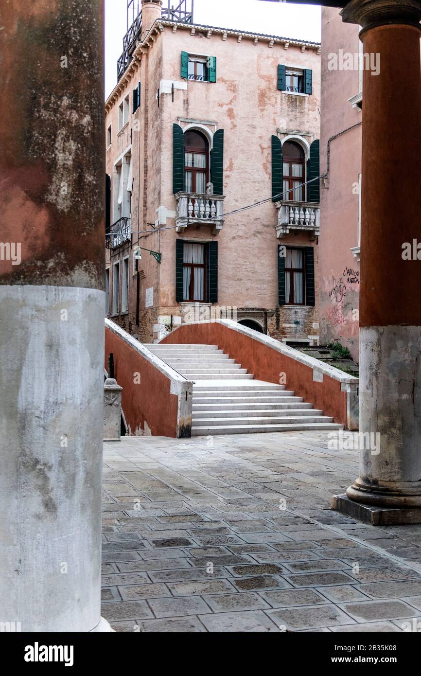 Steps over a quiet canal with bridge, no people, Venice, Italy Stock ...