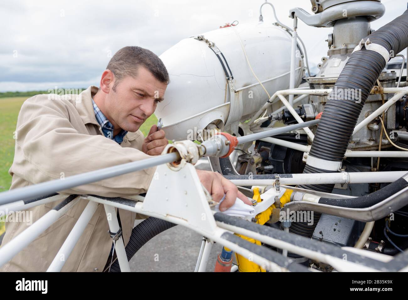 One distant airplane hi-res stock photography and images - Alamy