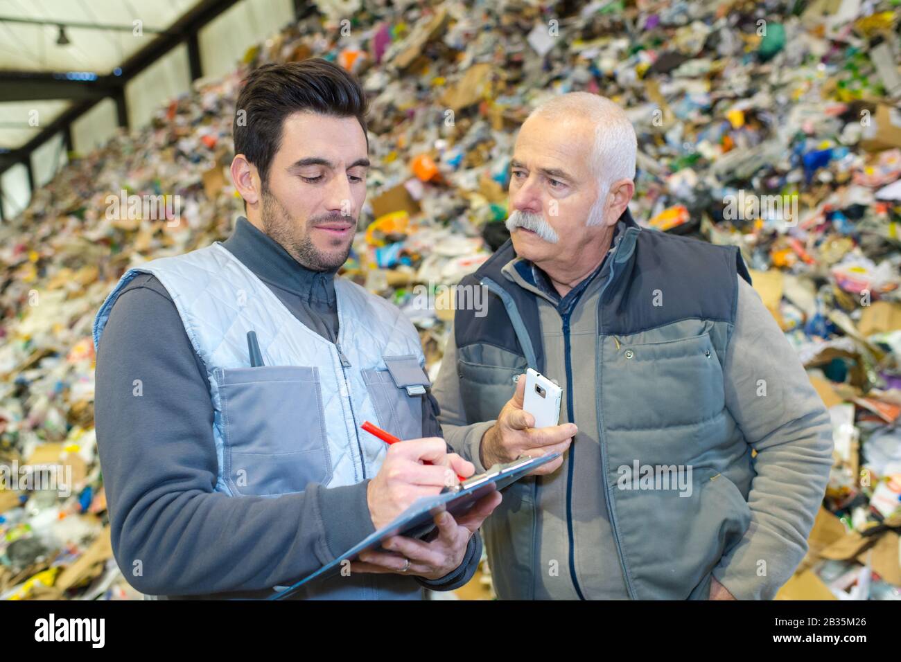 recycling workers on the landfill Stock Photo - Alamy