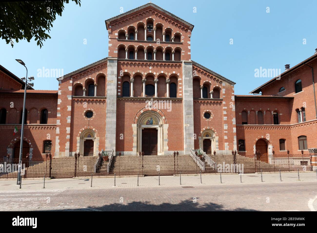 Neo romanesque architecture hi-res stock photography and images - Alamy