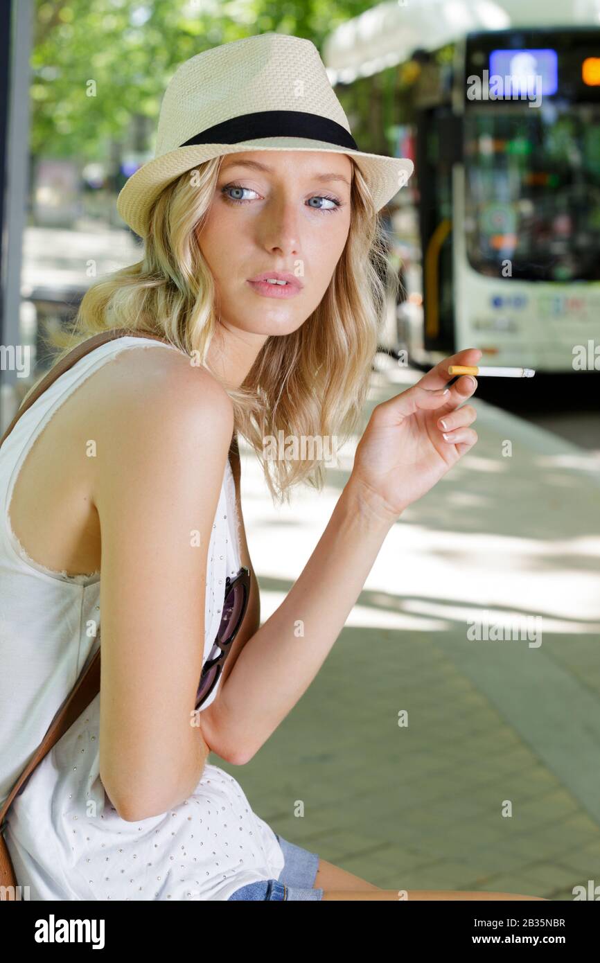Female smoker hi-res stock photography and images - Alamy