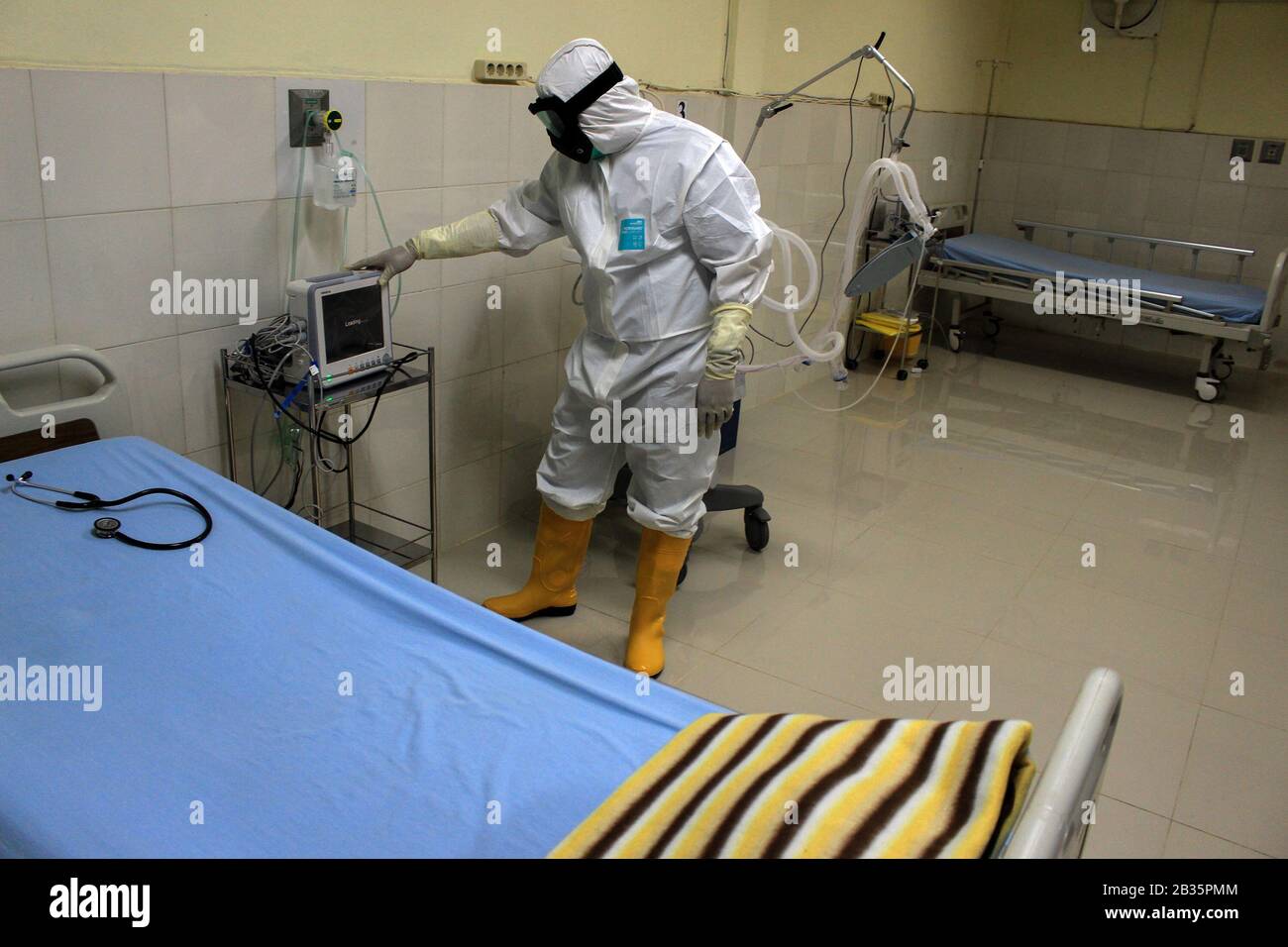 Isolation room hospital hi-res stock photography and images - Alamy