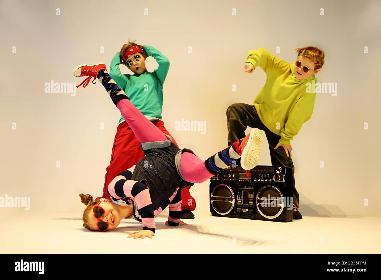 Kids dancing and happy hi-res stock photography and images - Alamy