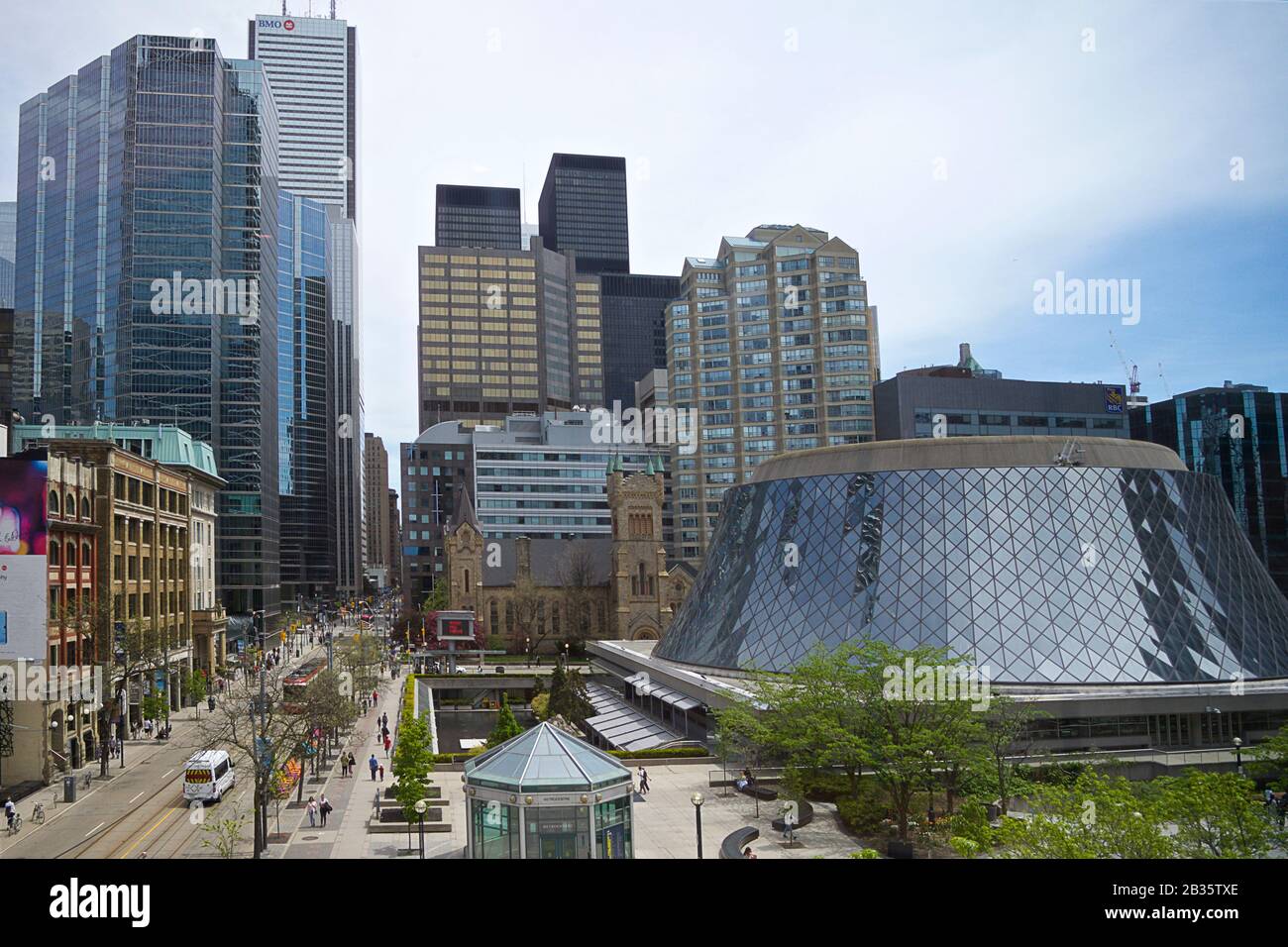 Roy thomson hall hi-res stock photography and images - Alamy