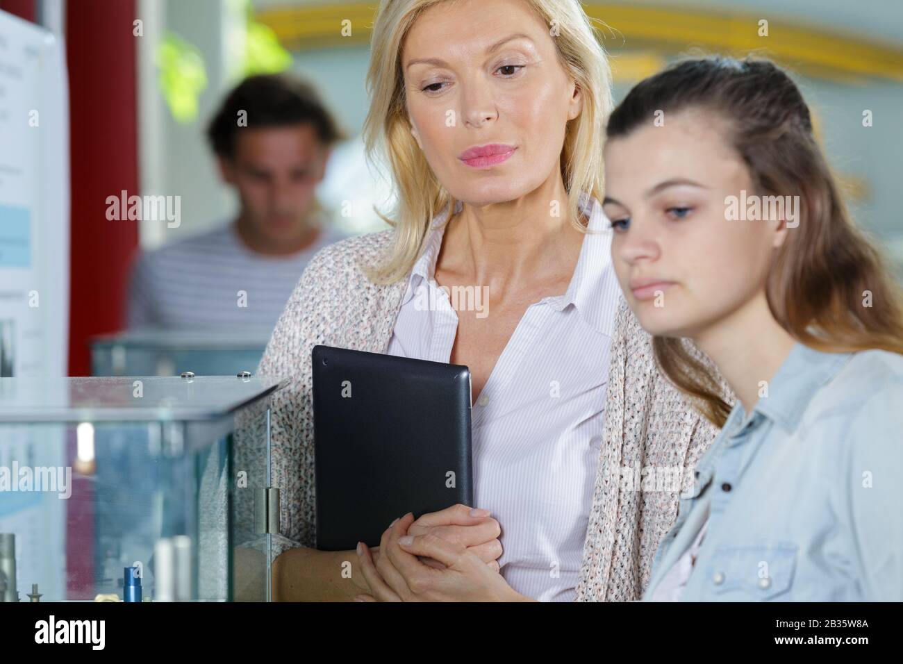 High school student girl doing hi-res stock photography and images - Alamy