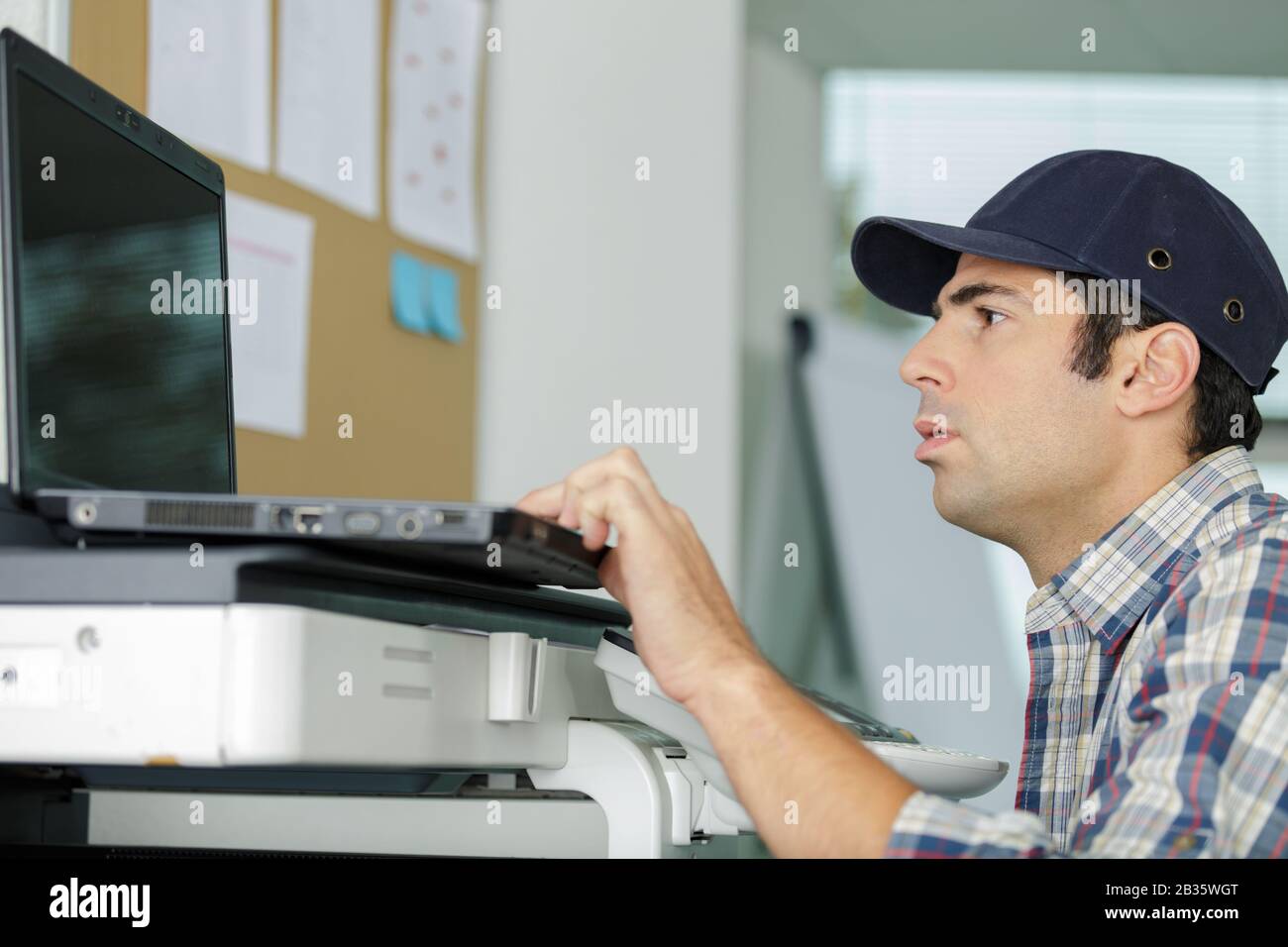man checking printer problem in laptop Stock Photo - Alamy