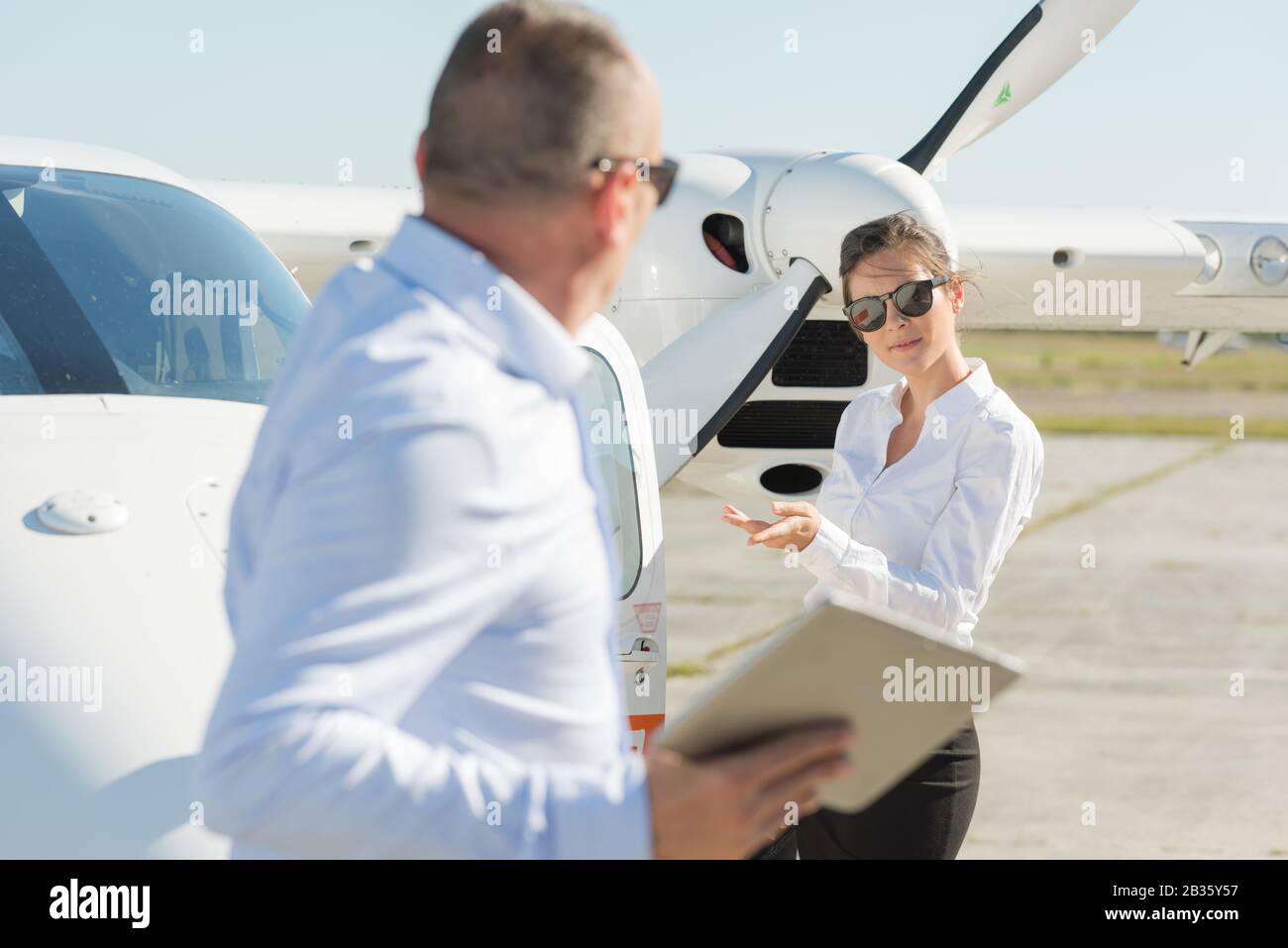 Female pilot next to plane hi-res stock photography and images - Alamy