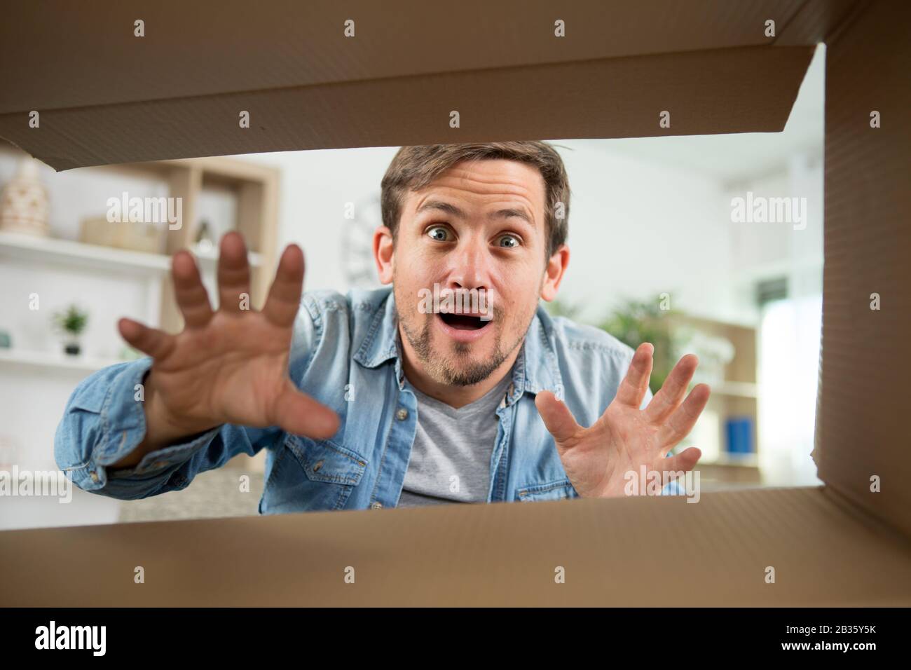 Person gasping hi-res stock photography and images - Alamy