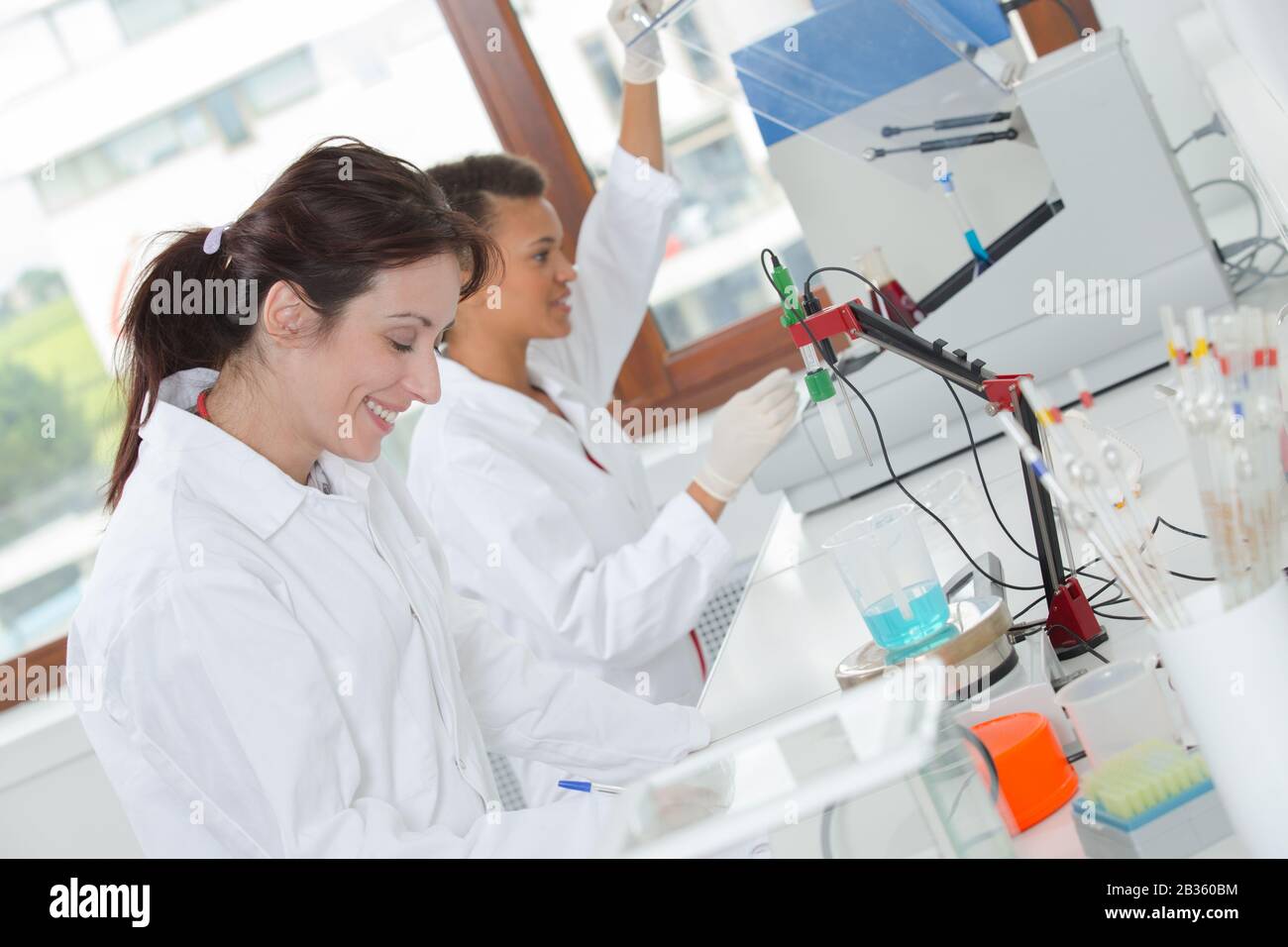 Lab environment hi-res stock photography and images - Alamy