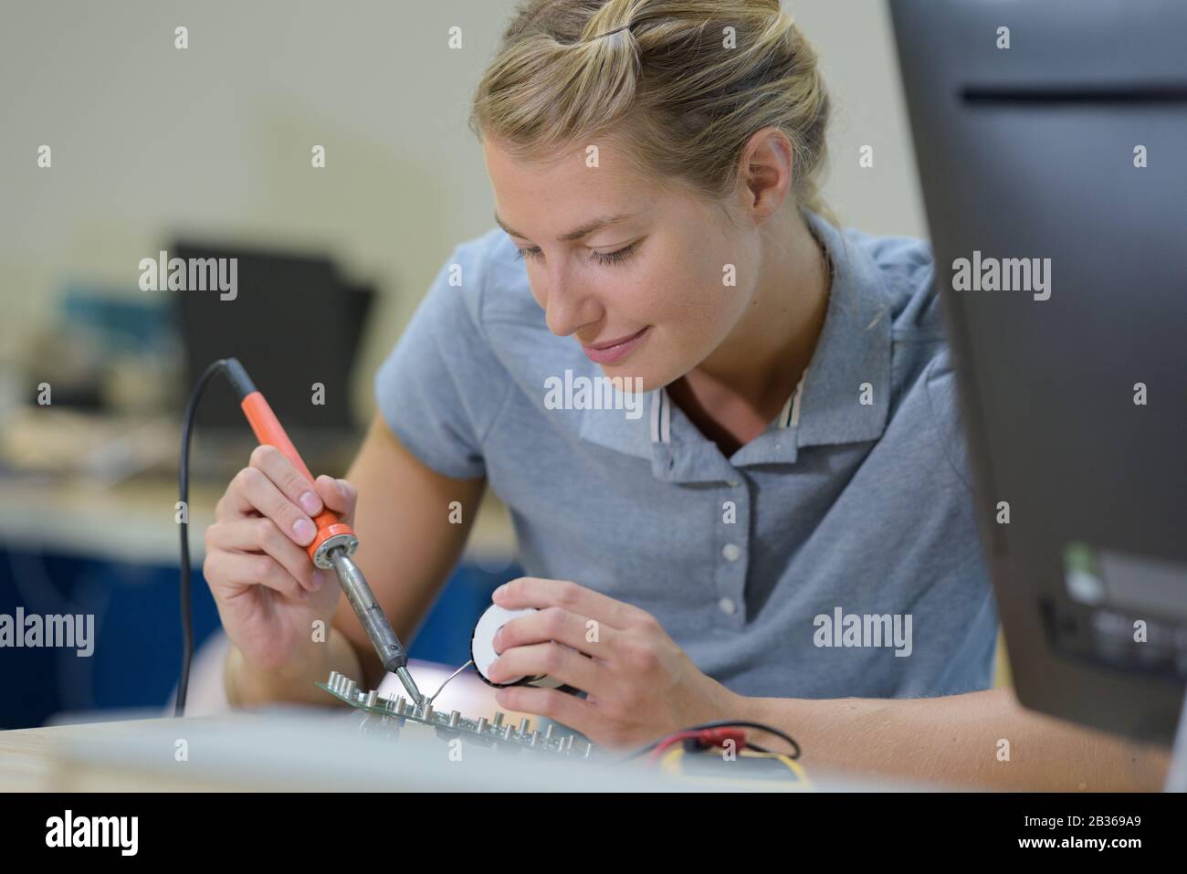 Engineer work in electronics lab hi-res stock photography and images ...
