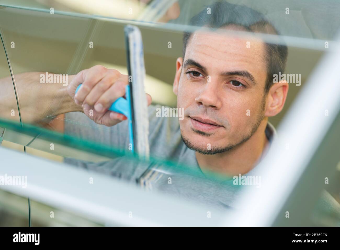 closeup of male window cleaner using squeegee Stock Photo - Alamy