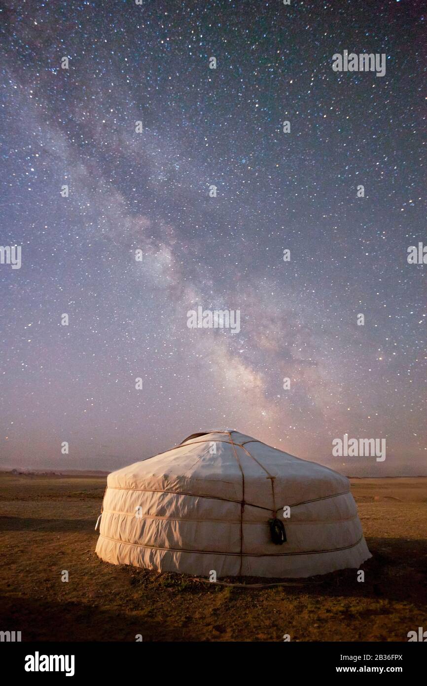 Mongolia, province of Omnogovi, Mandal Ovoo district, milky way over a ...