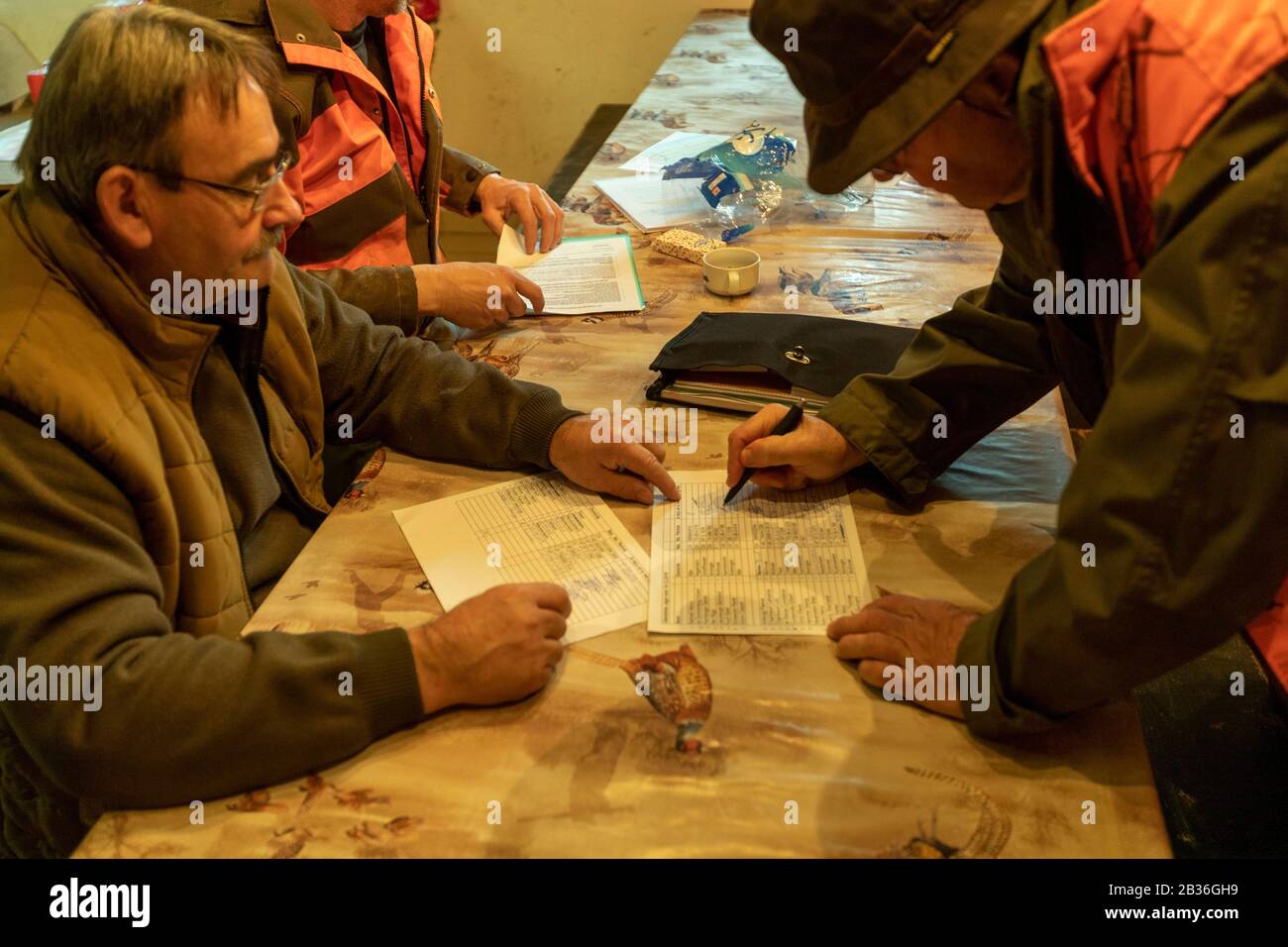 Hunting and gathering hi-res stock photography and images - Alamy