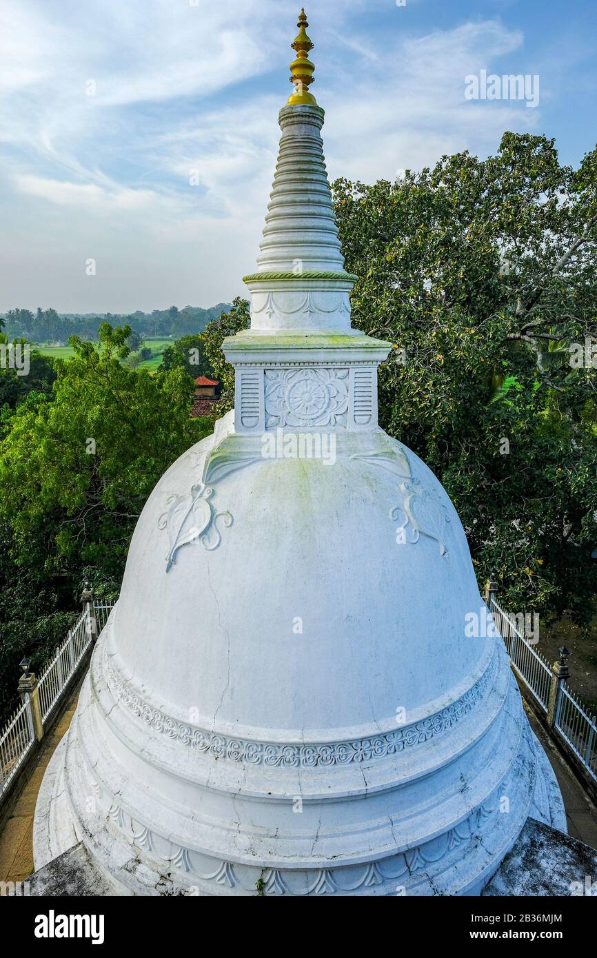 Anuradhapura maha viharaya hi-res stock photography and images - Alamy