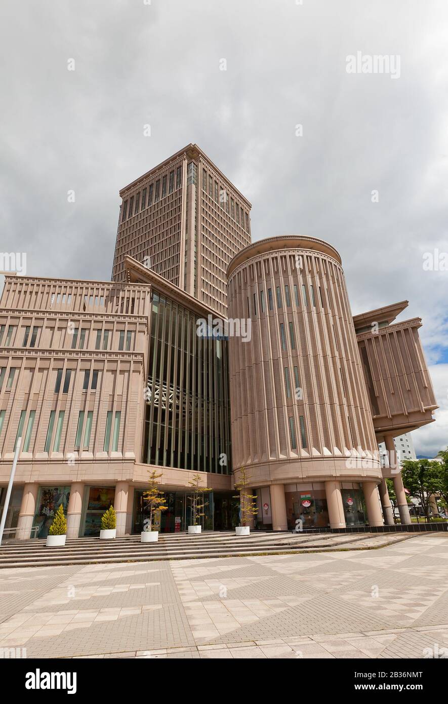 Shopping center commercial building hi-res stock photography and images ...