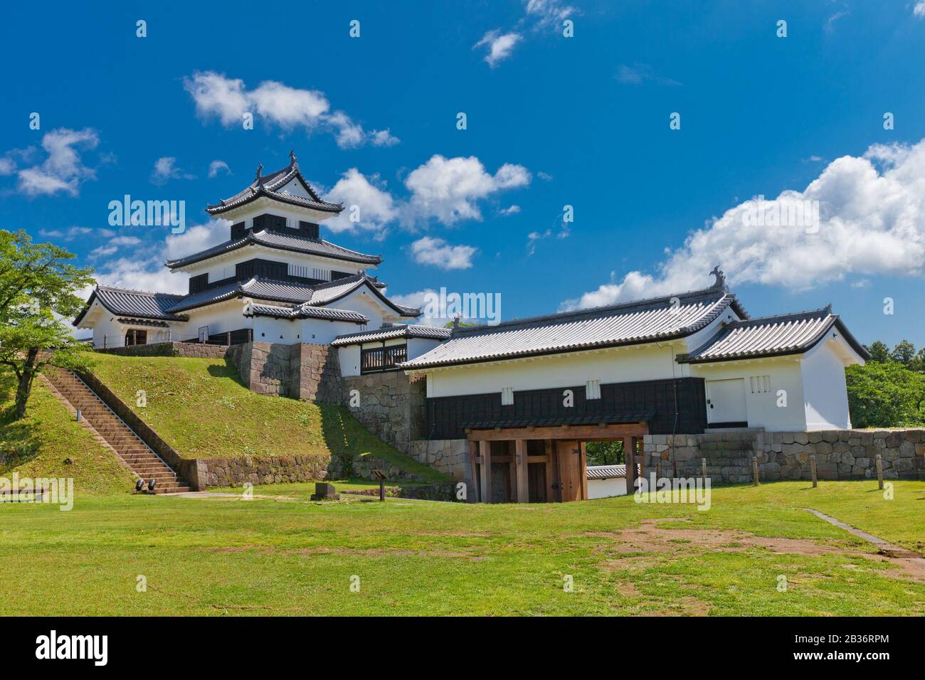 Reconstructed Donjon and Main Gate of Shirakawa (Komine) Castle, Japan ...