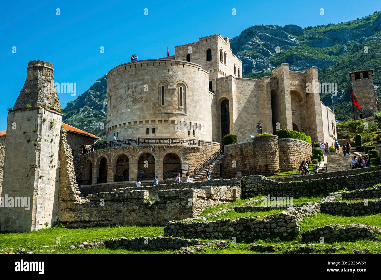 Medieval fortress palace hi-res stock photography and images - Alamy