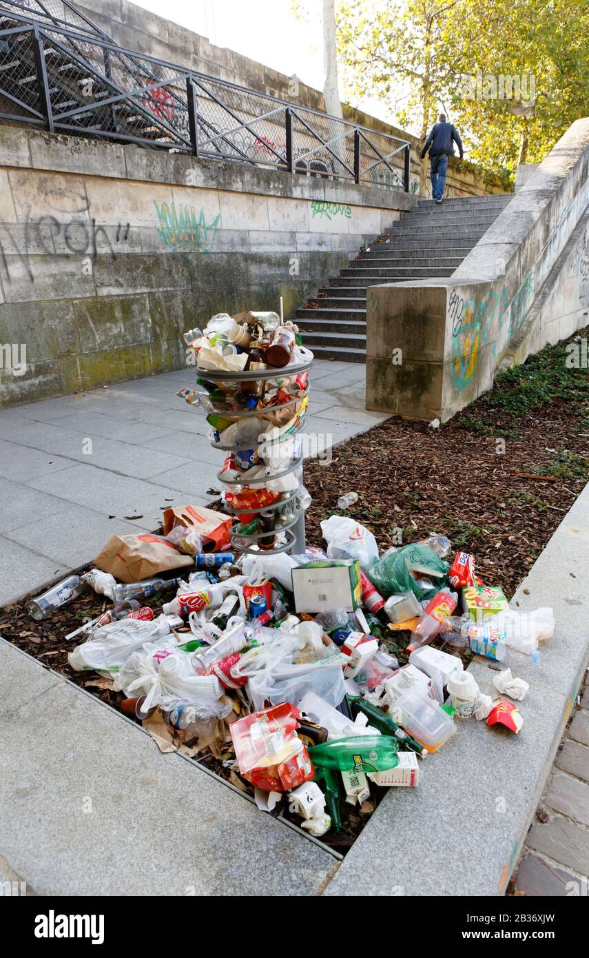 Overflowing trash , Paris, France, Europe Stock Photo - Alamy Overflowing trash , Paris, France, Europe Stock Photo - Alamy