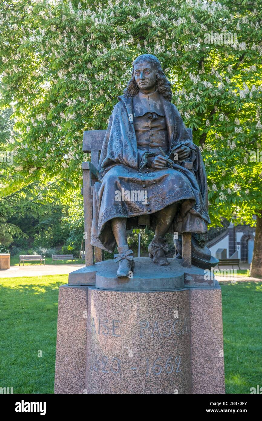 France, Puy de Dome, Clermont Ferrand, statue of Blaise Pascal Stock ...