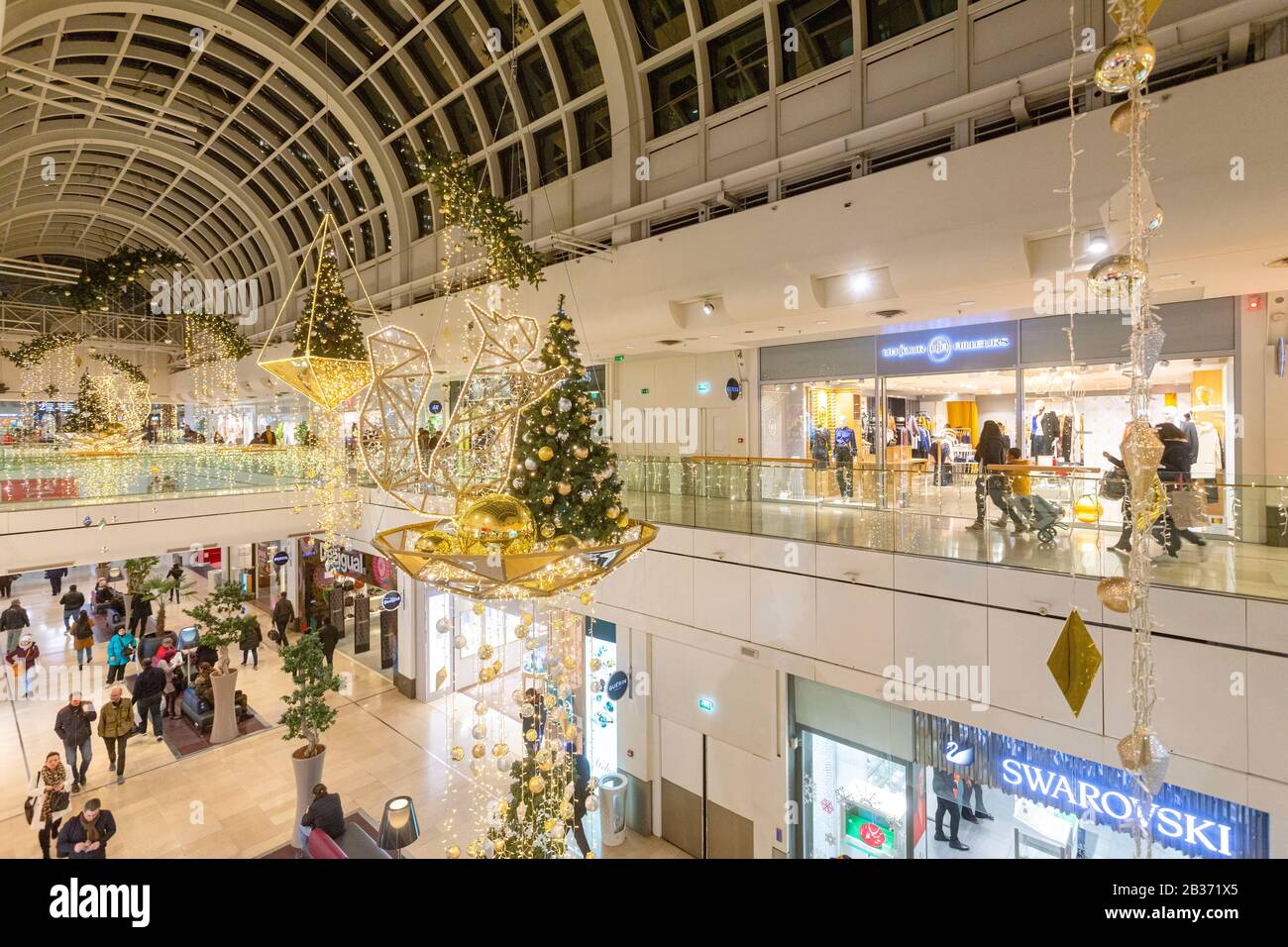 Les 4 temps la défense hi-res stock photography and images - Alamy