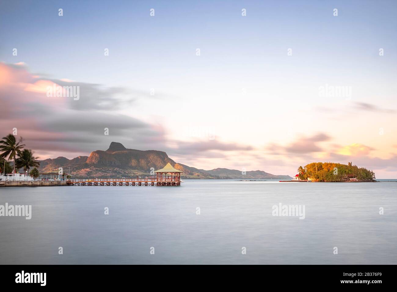 Lion mountain hi-res stock photography and images - Alamy