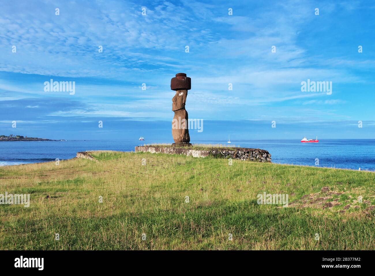 Rapa Nui. The statue Moai in Ahu Tahai on Easter Island, Chile Stock ...