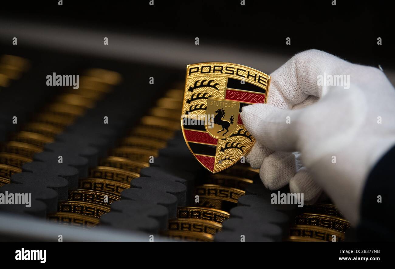 Stuttgart, Germany. 04th Mar, 2020. An employee of Porsche AG shows ...