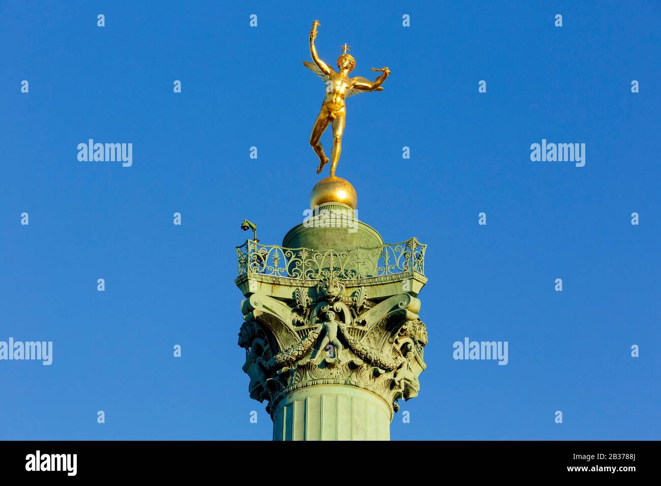 France, Paris, the Genie (Genius) of the Bastille at the top of the ...