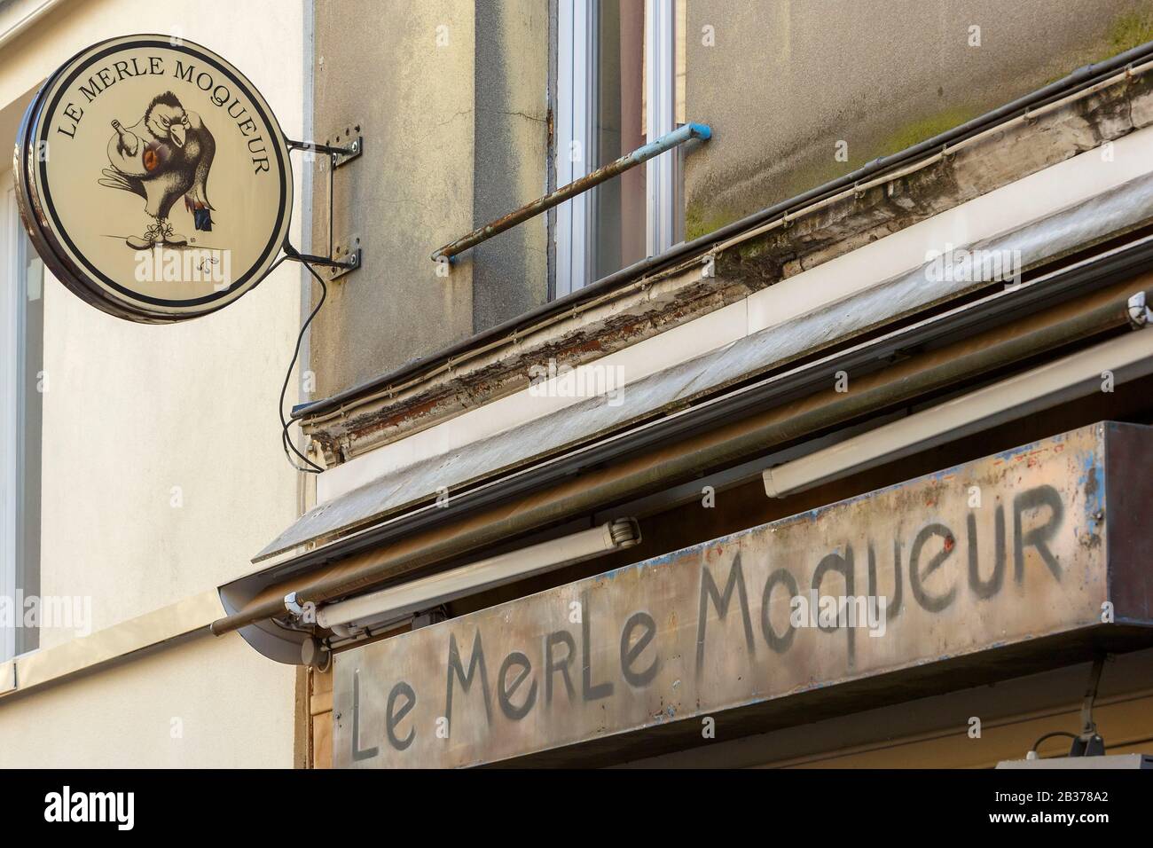 France, Paris, sign of the restaurant Le Merle Moqueur in Rue de la ...