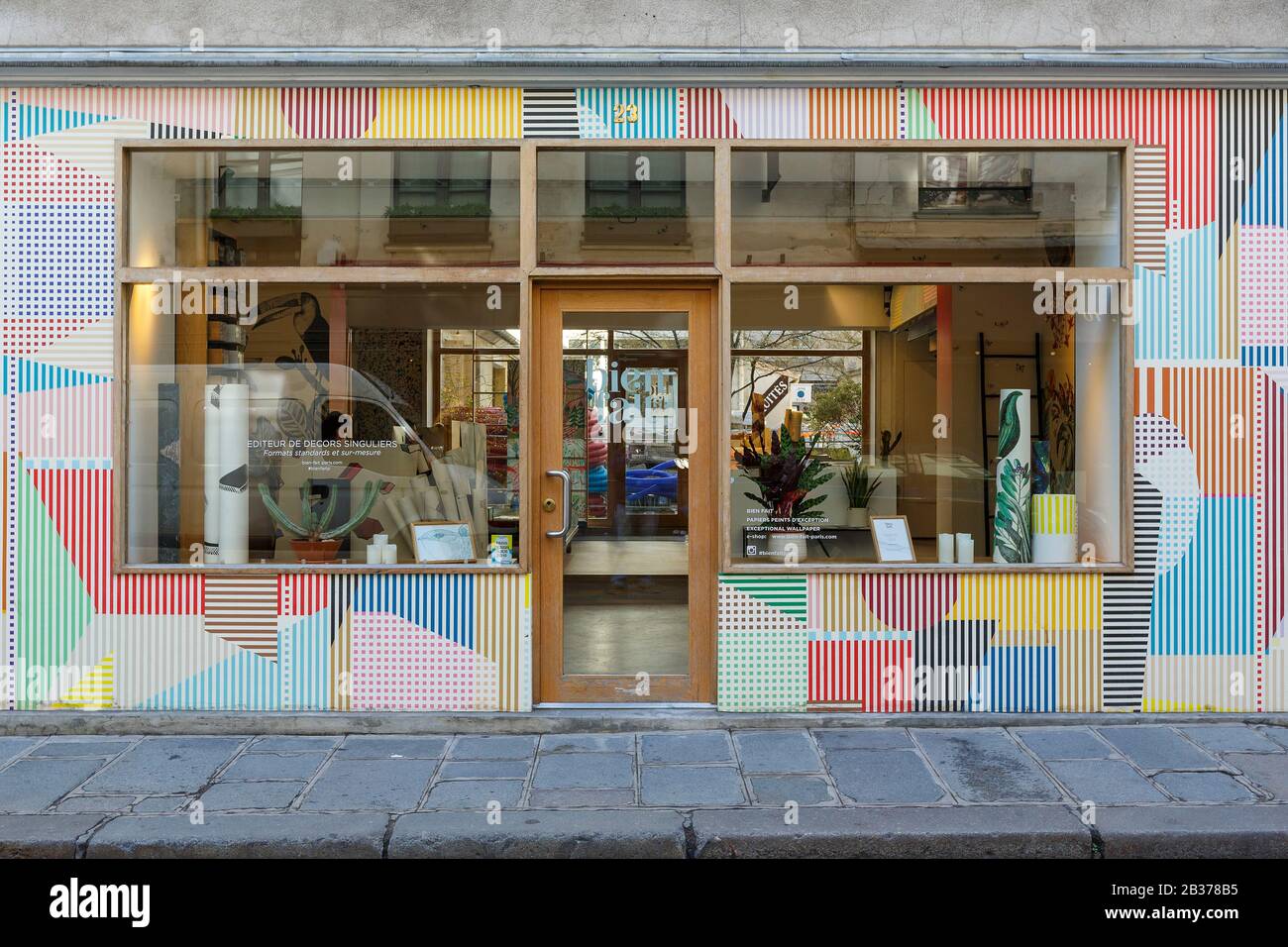 Wallpaper shop hi res stock photography and images Alamy