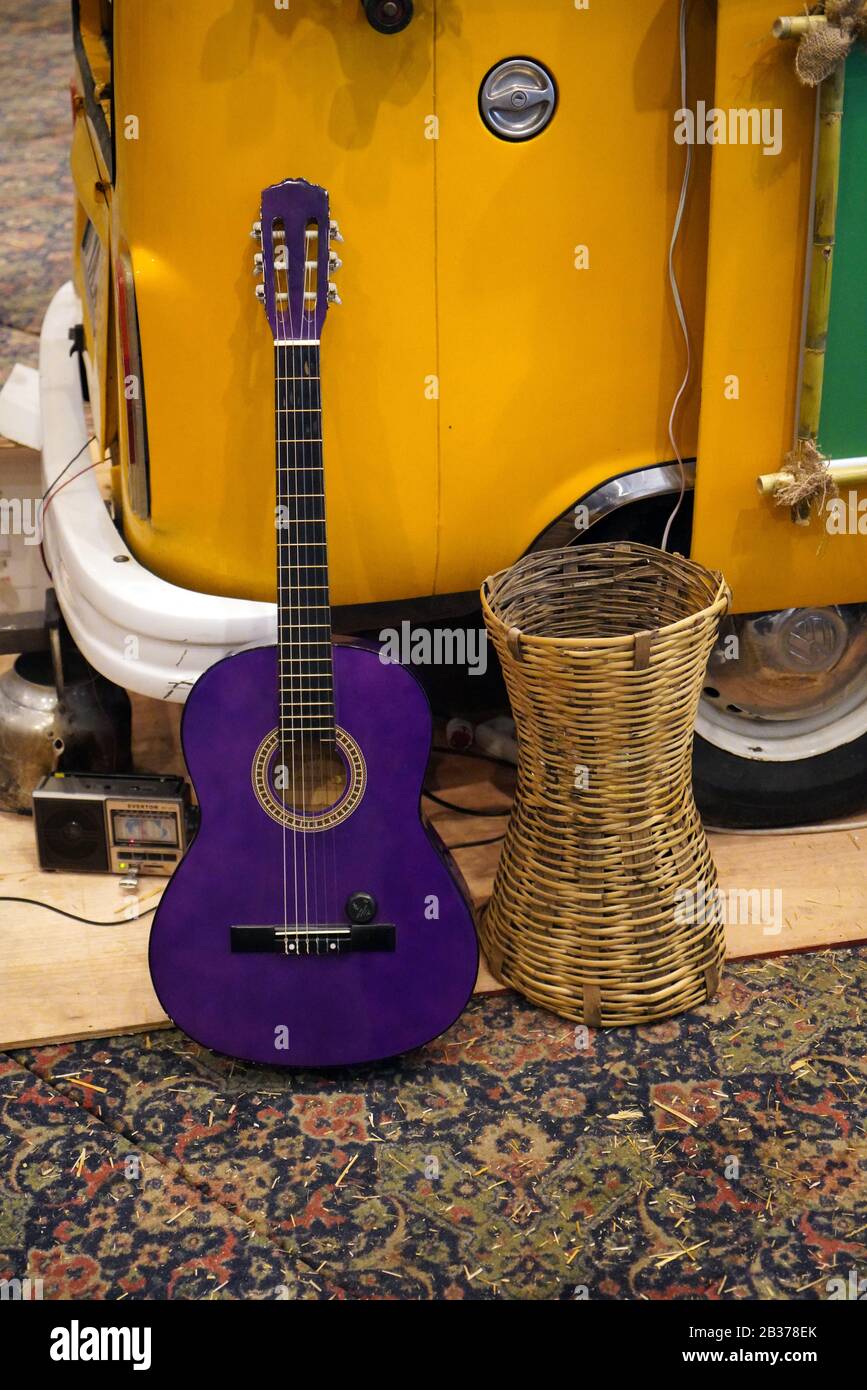 Classic car with guitar hi-res stock photography and images - Alamy