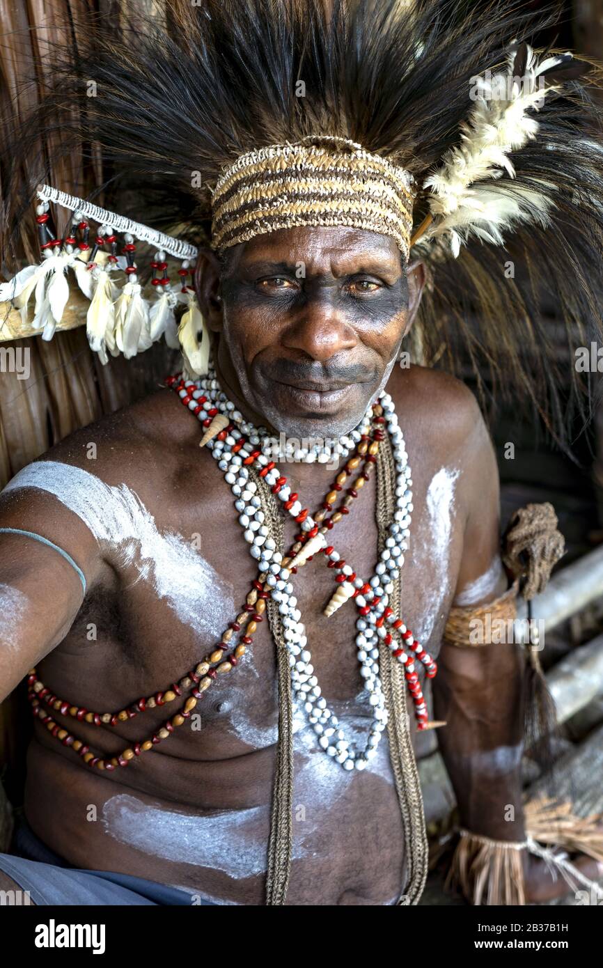 Portrait asmat hi-res stock photography and images - Alamy